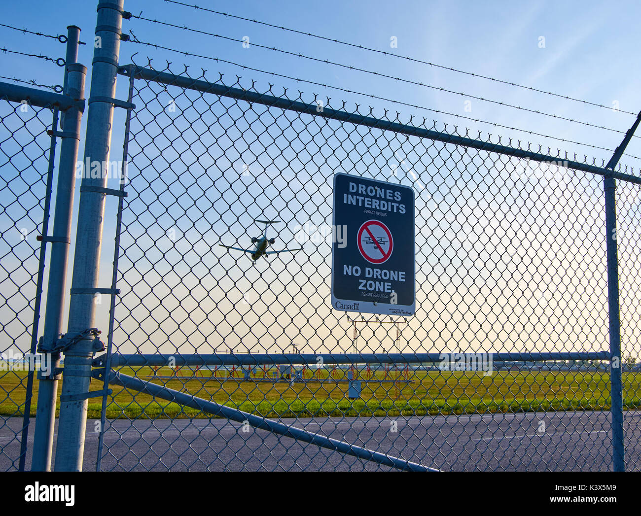 No flying airplane sign hi-res stock photography and images - Alamy