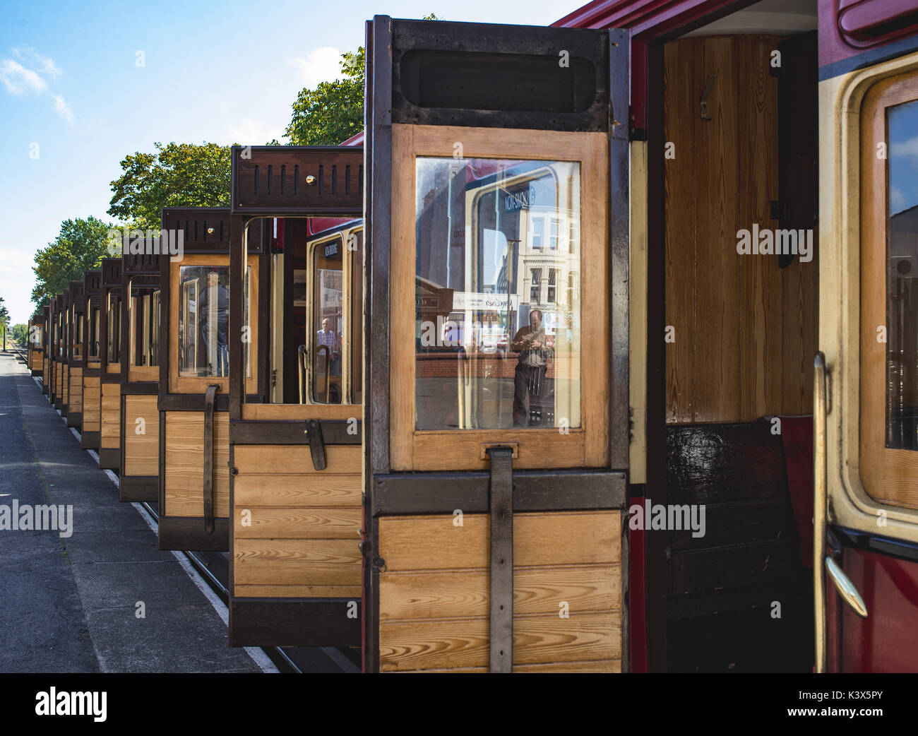Train doors hi-res stock photography and images - Alamy