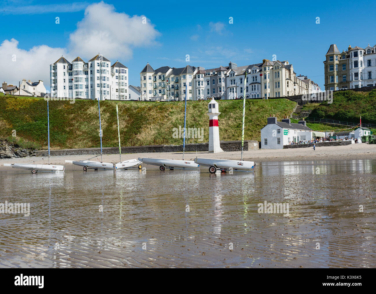 Sailing dinghies on Port Erin beach Stock Photo - Alamy