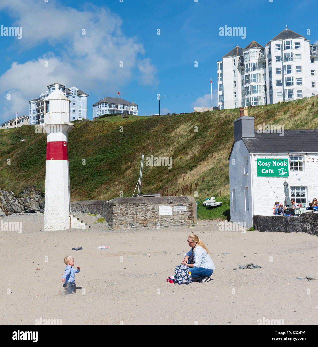 Busy beach scene hi-res stock photography and images - Alamy
