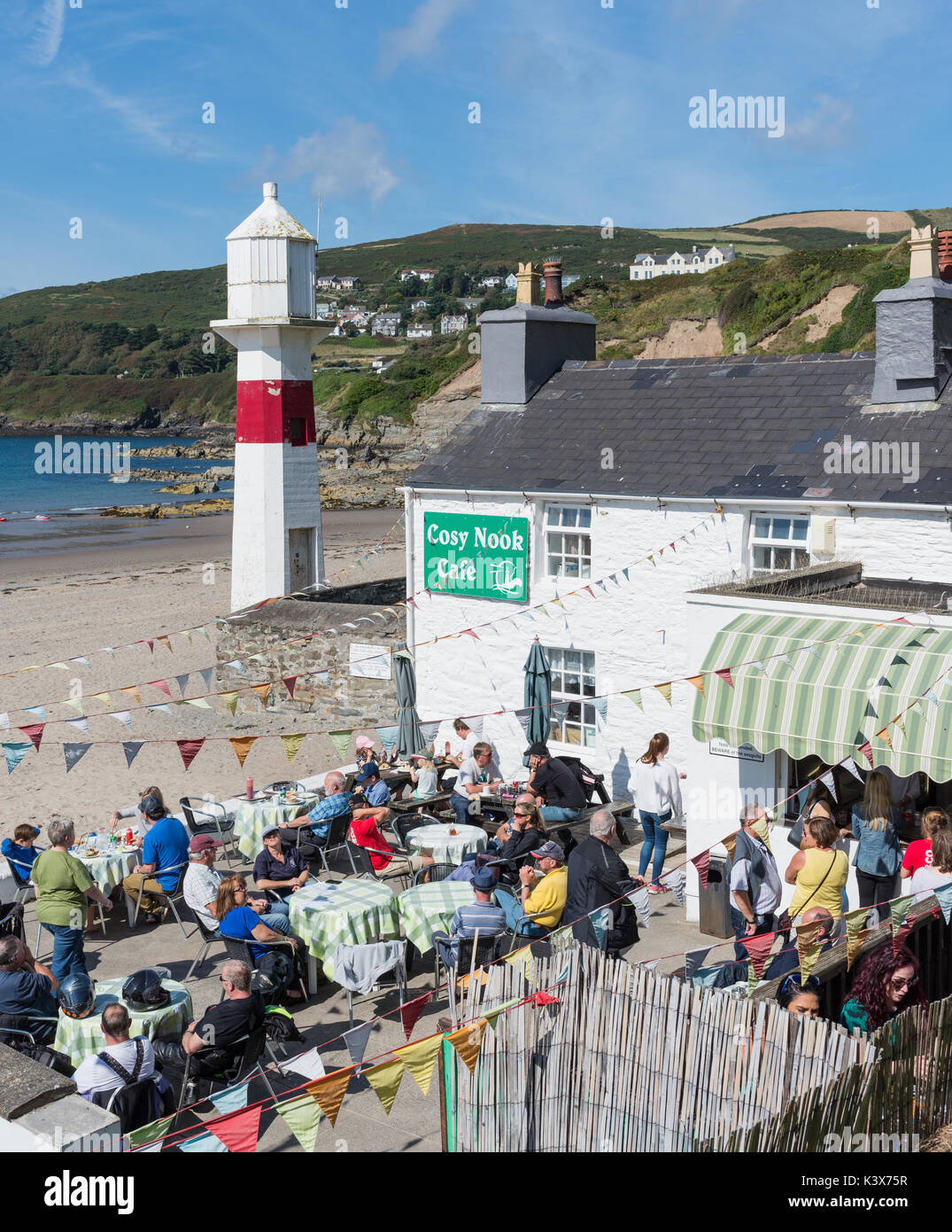 Busy cosy nook cafe at the Post Erin Beach, lighthouse view Stock Photo ...