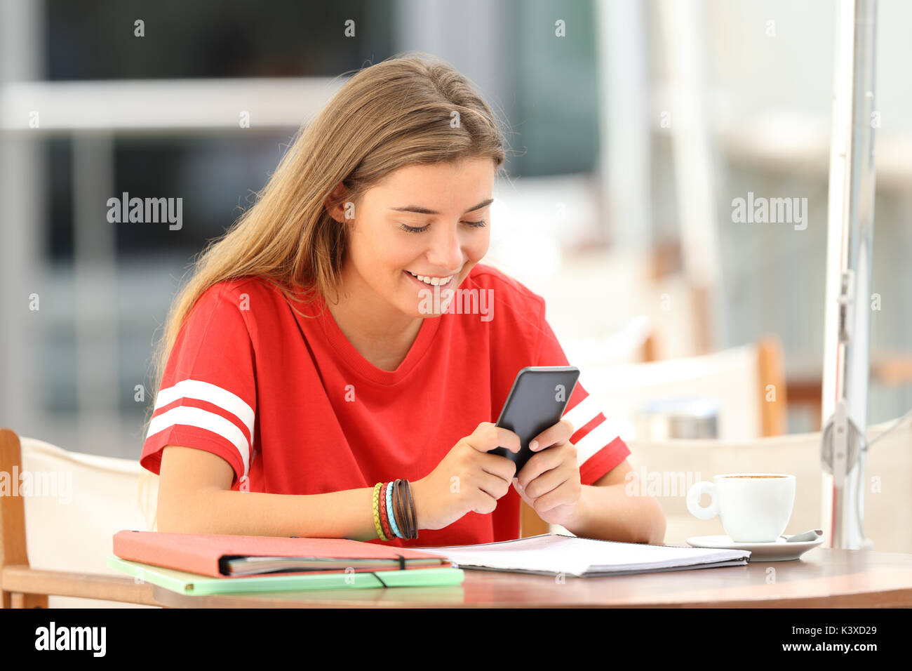 Distracted student phone hi-res stock photography and images - Alamy
