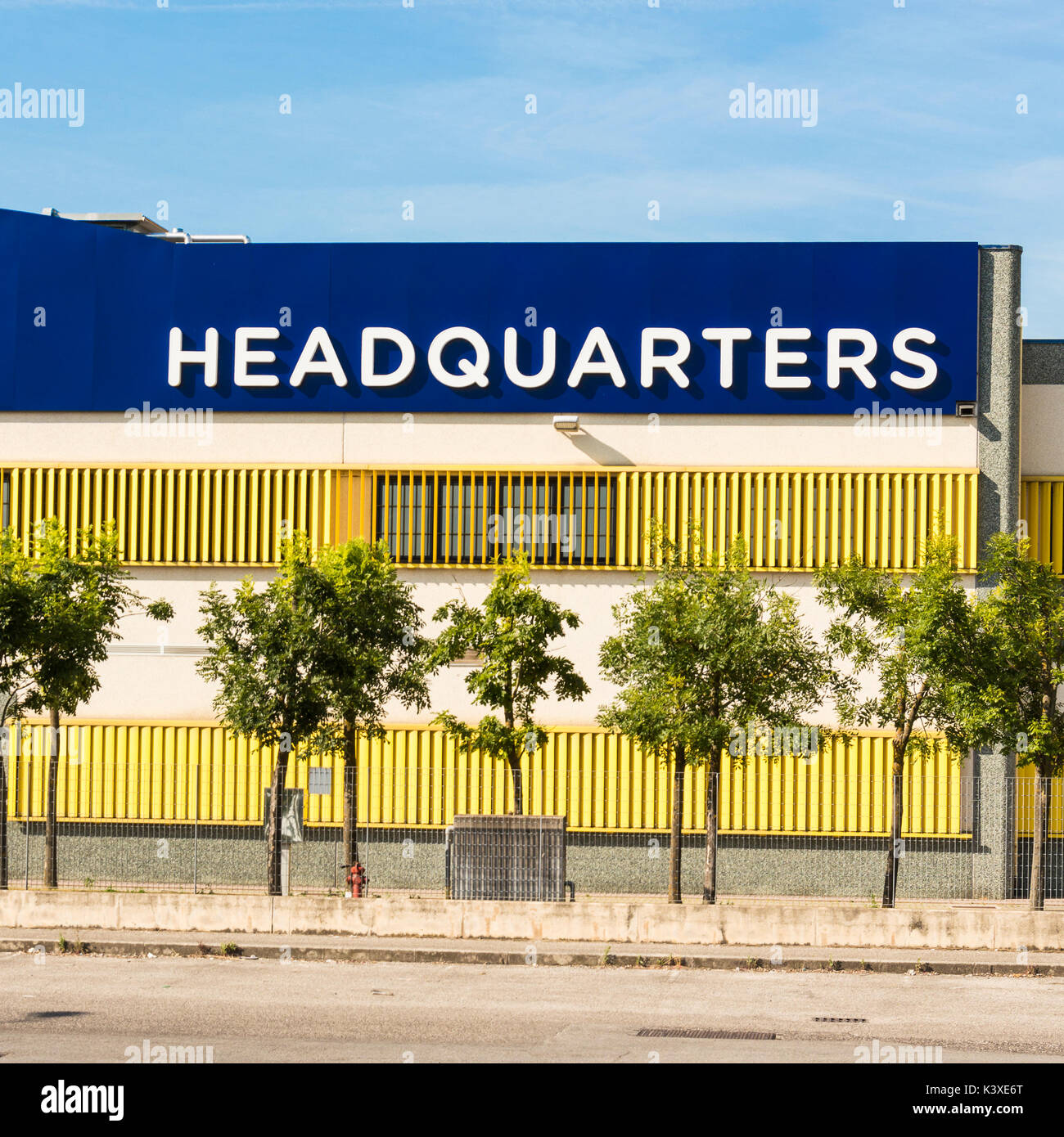 Home office headquarters exterior hi-res stock photography and images ...