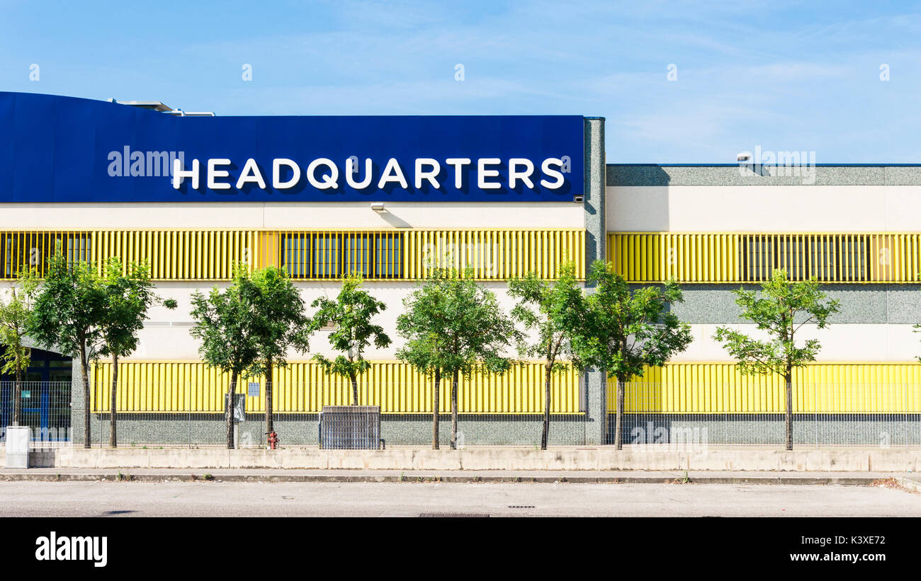 Home office headquarters exterior hi-res stock photography and images ...