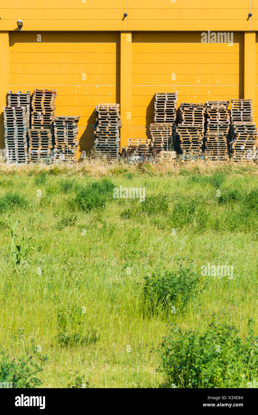 Pallets stacked warehouse hi-res stock photography and images - Alamy