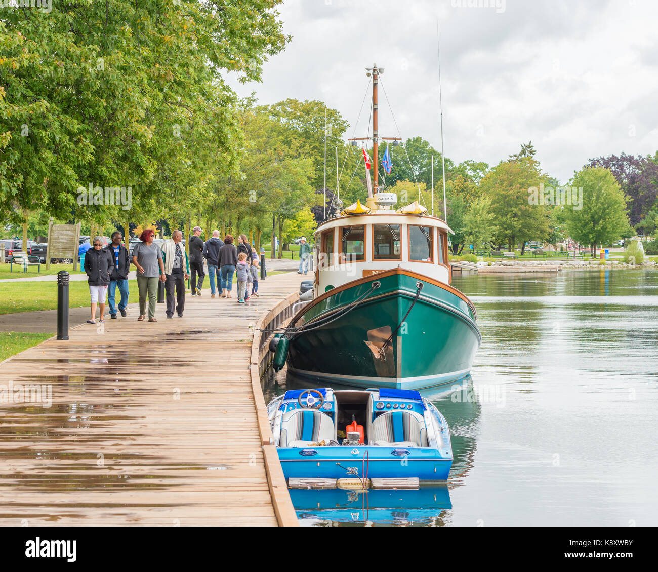 Strolling on a park hi-res stock photography and images - Alamy