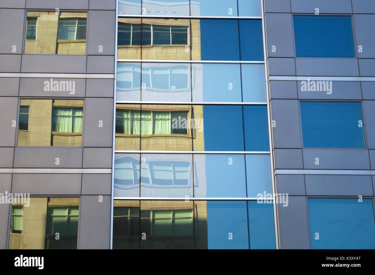 Business office building glass hi-res stock photography and images - Alamy