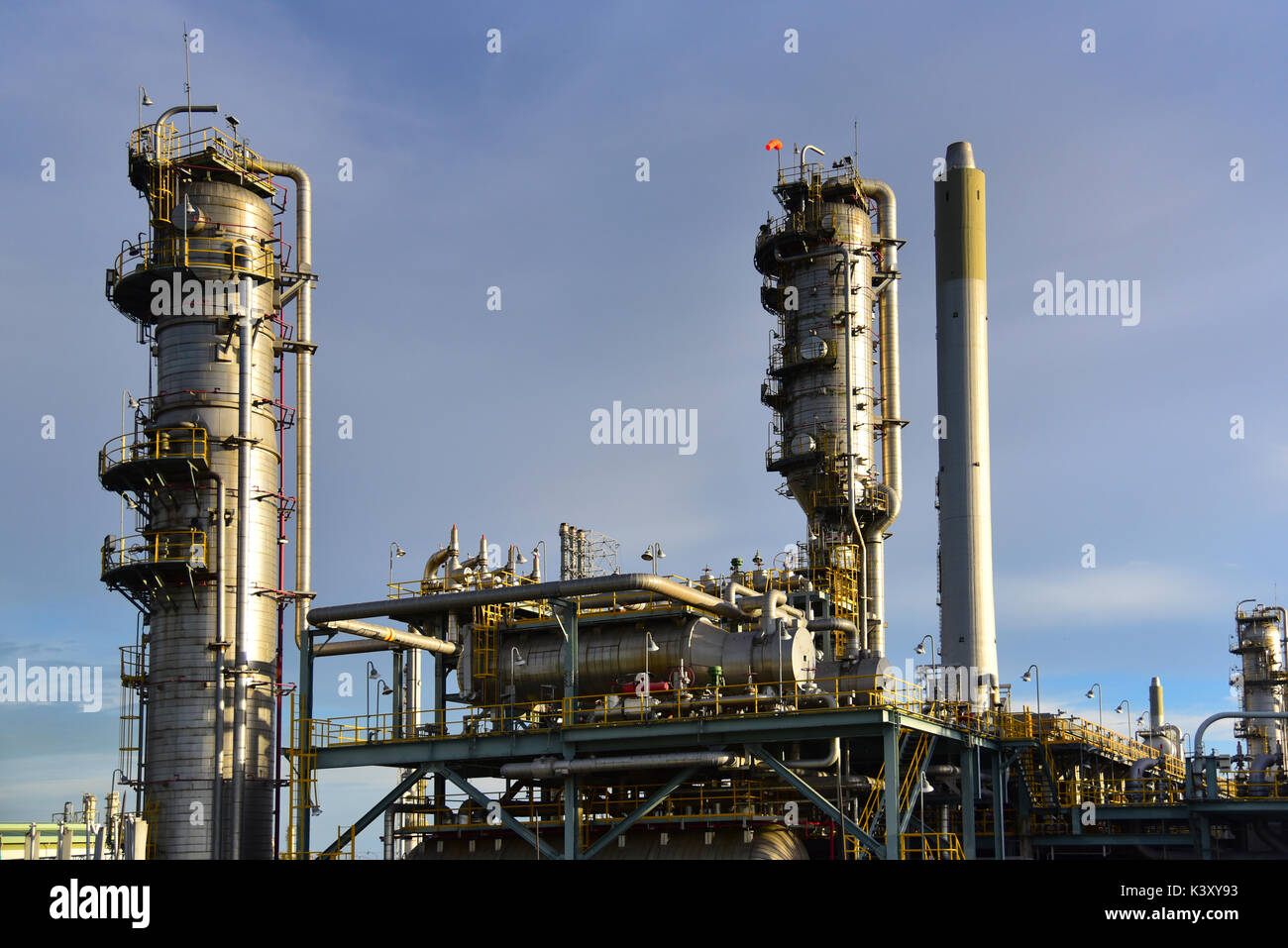 Oil and Gas industrial refinery plant Stock Photo - Alamy