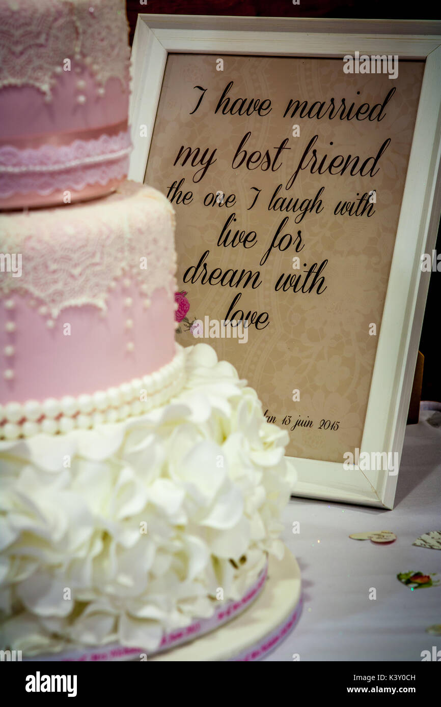 Wedding cake and framed wedding message Stock Photo - Alamy