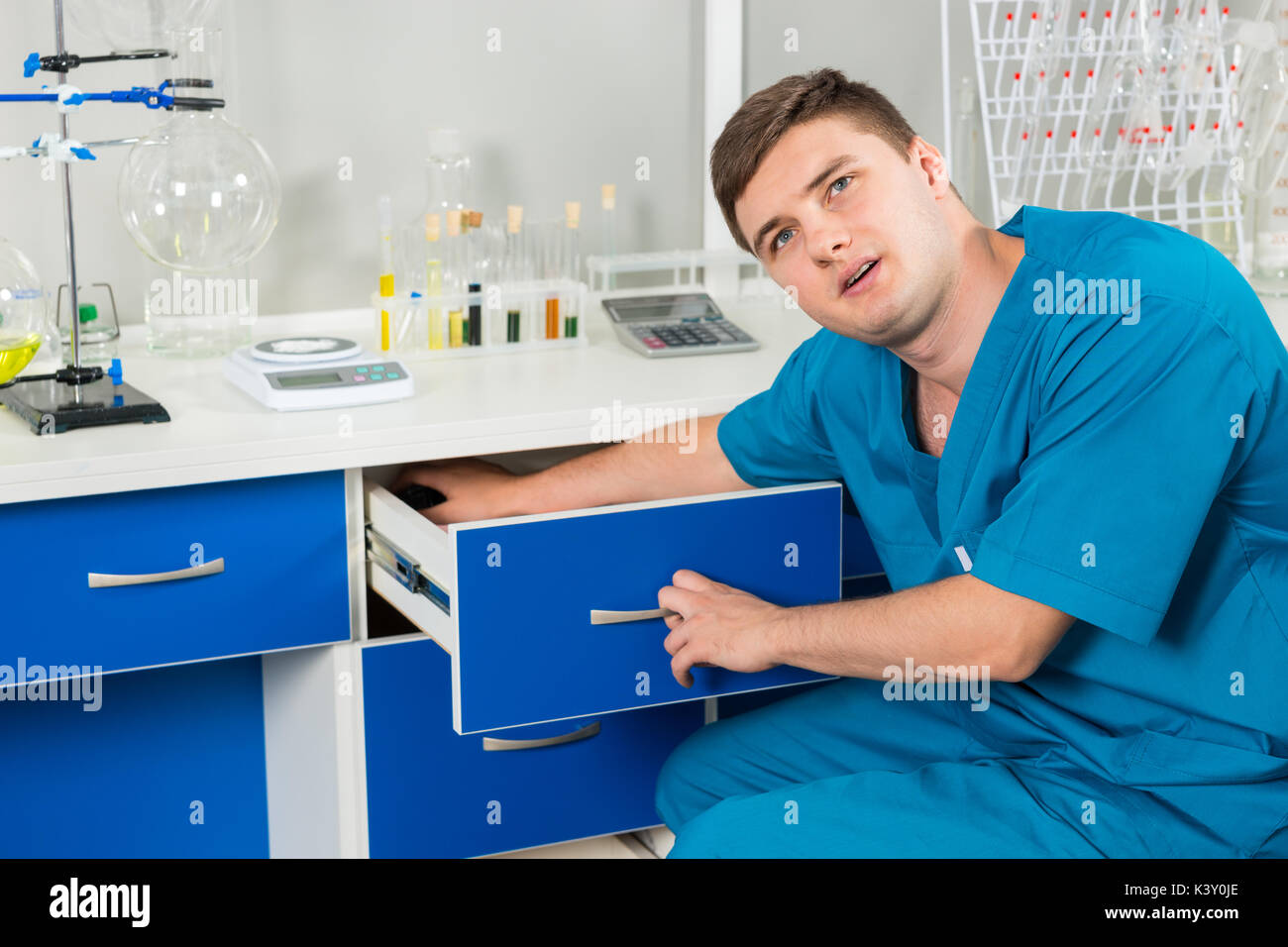 Pathology assistant hi-res stock photography and images - Alamy