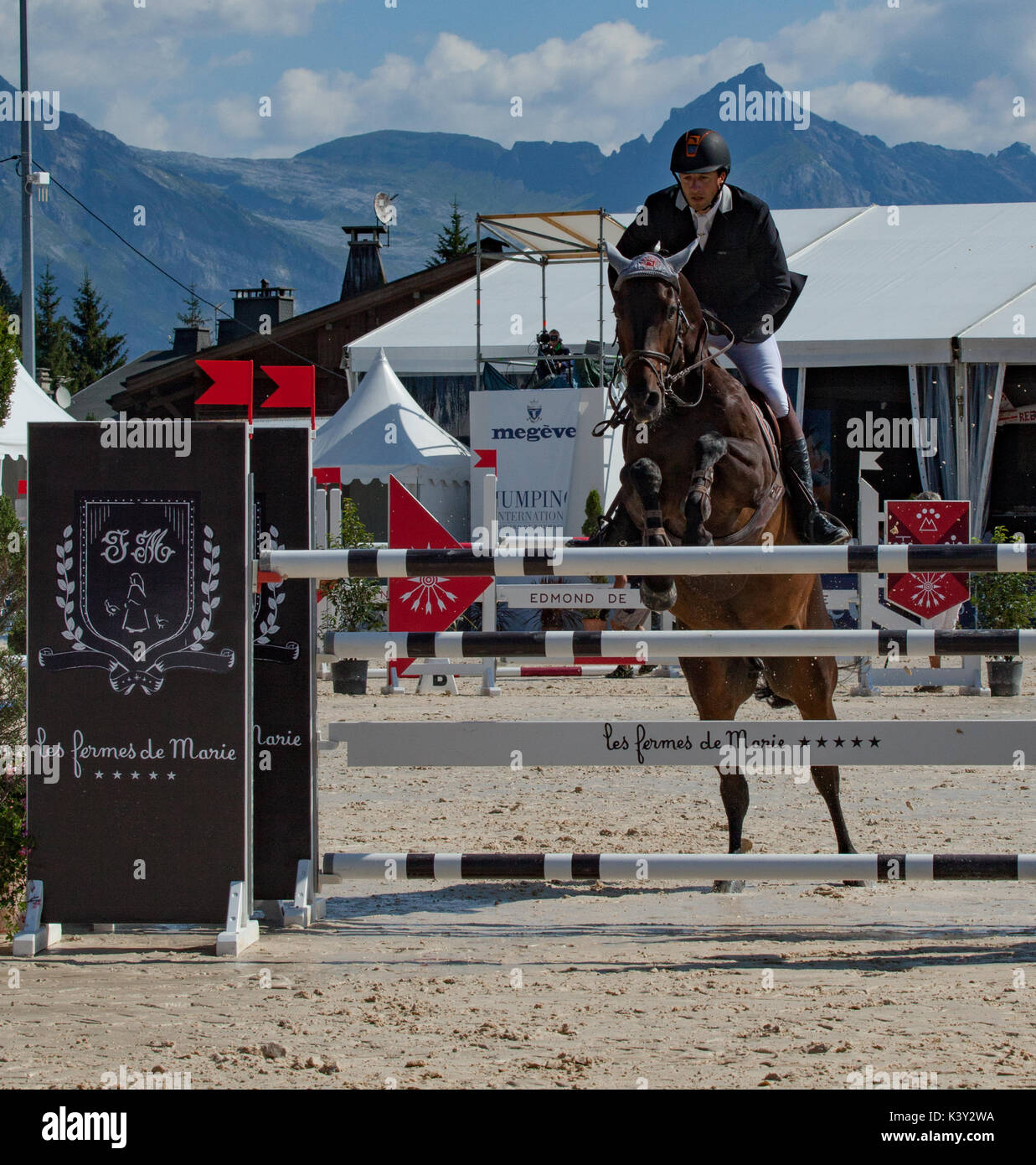 Show jumping with international competitors hi-res stock photography ...