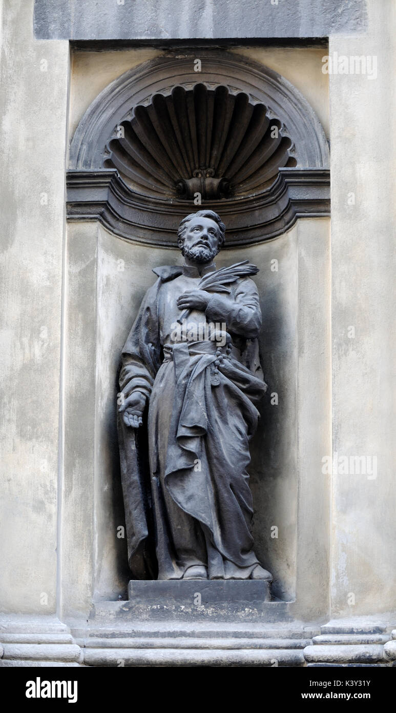 Old statue in the wall Stock Photo - Alamy