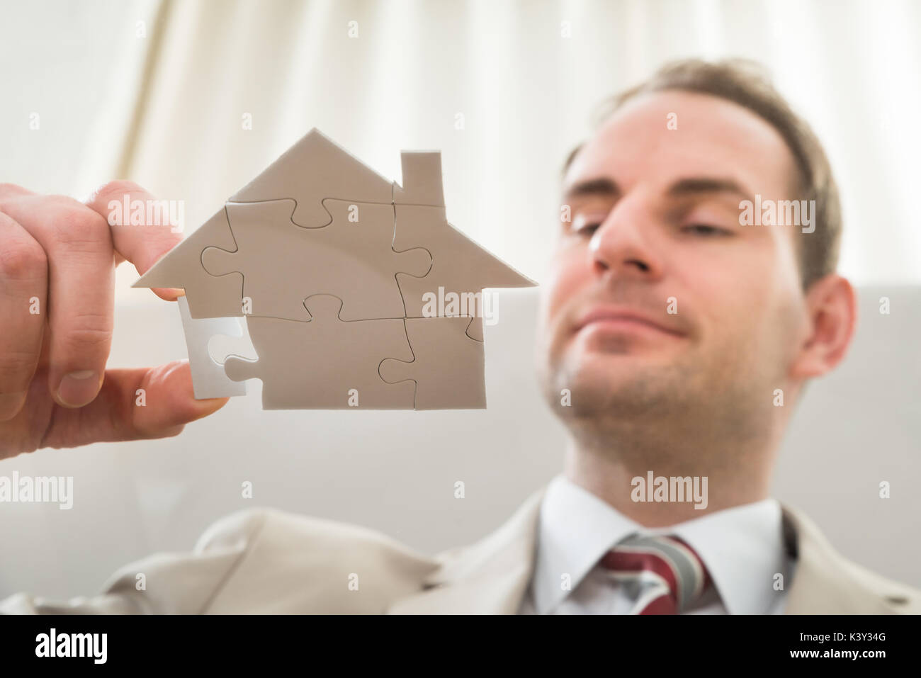 Assembling house hi-res stock photography and images - Alamy
