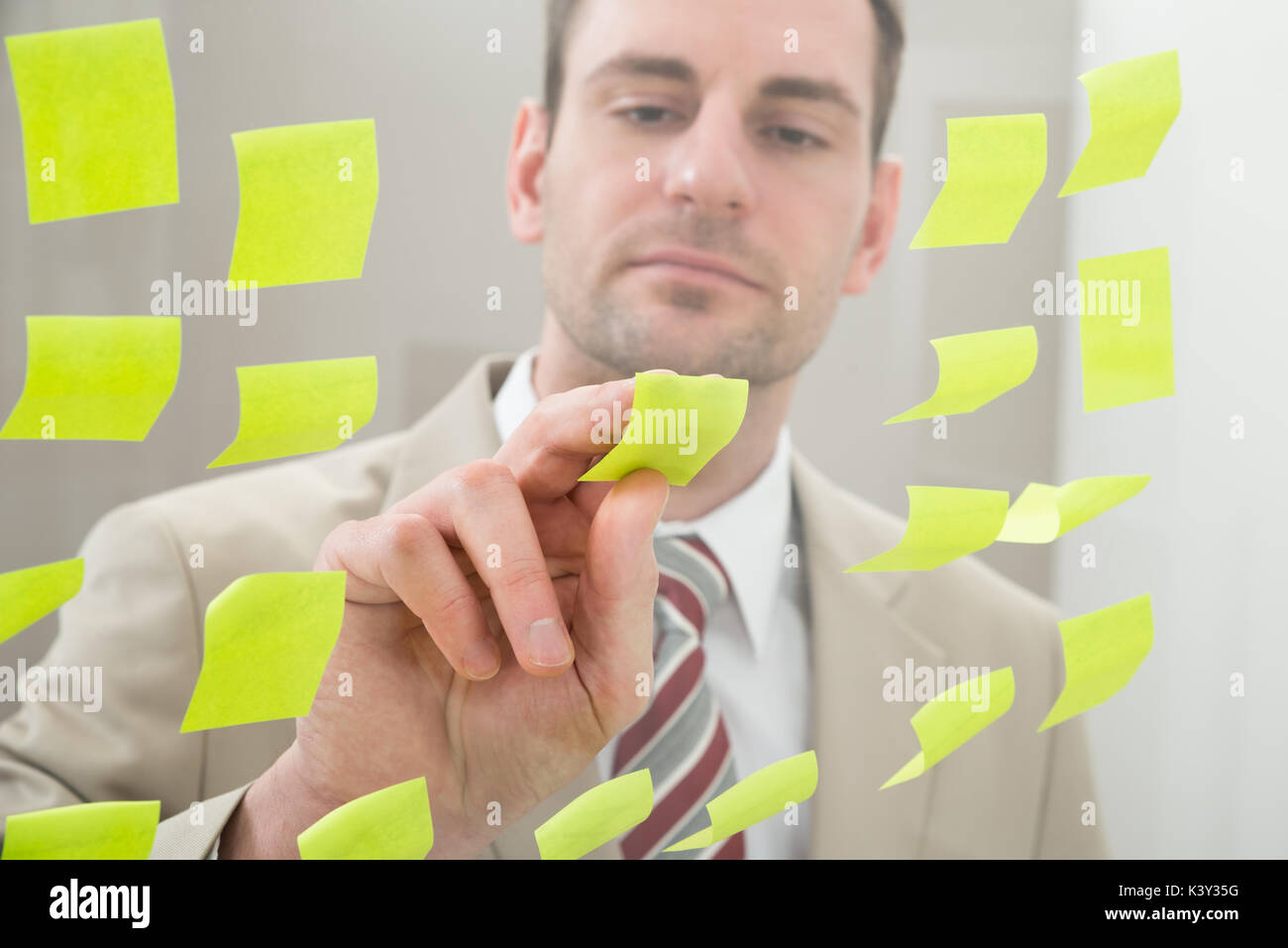 Businesspeople looking sticky notes hi-res stock photography and images ...
