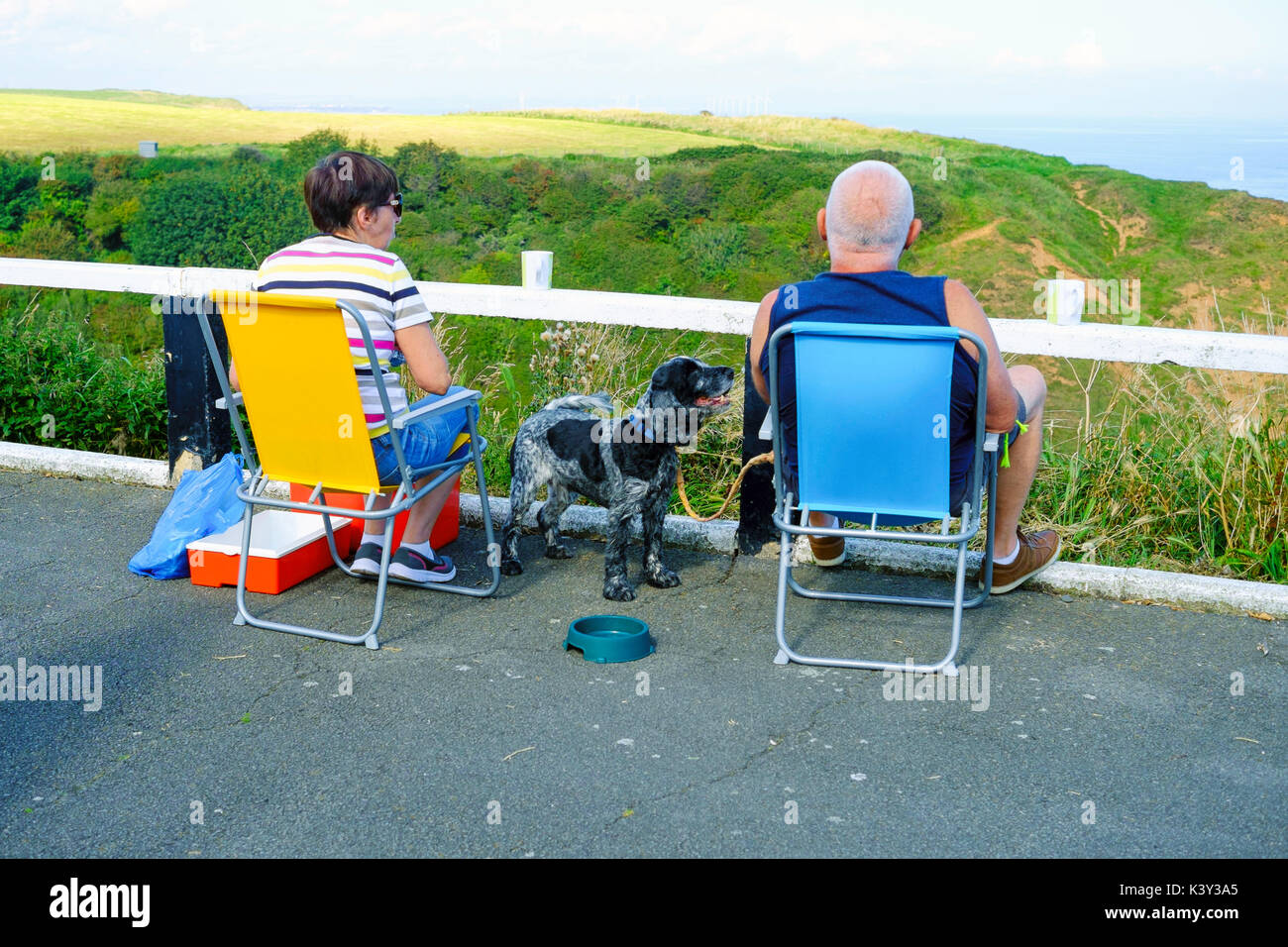 Cliff top picnic woman hi-res stock photography and images - Alamy