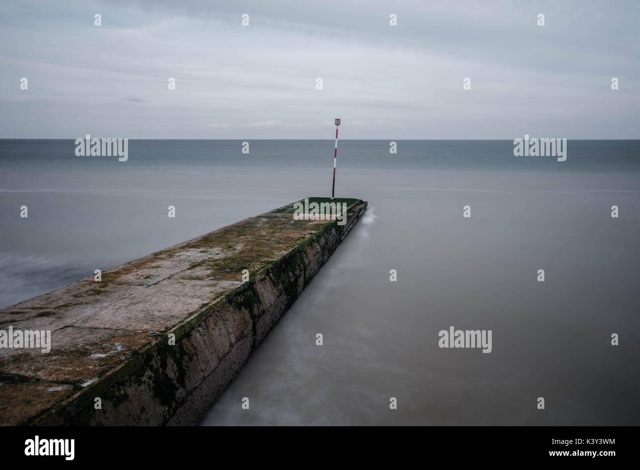 Groyne and groyne marker, Broadstairs, Kent Stock Photo - Alamy