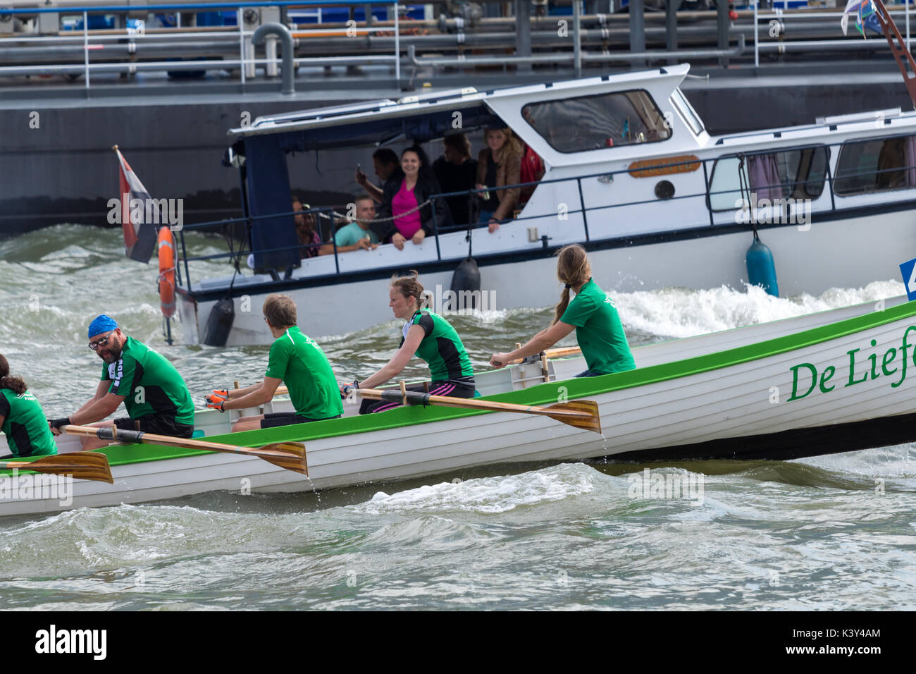 Rowing crew with spectators in the background during Wereldhavendagen ...