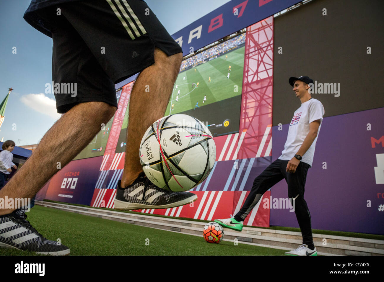 Big screen football hi-res stock photography and images - Alamy