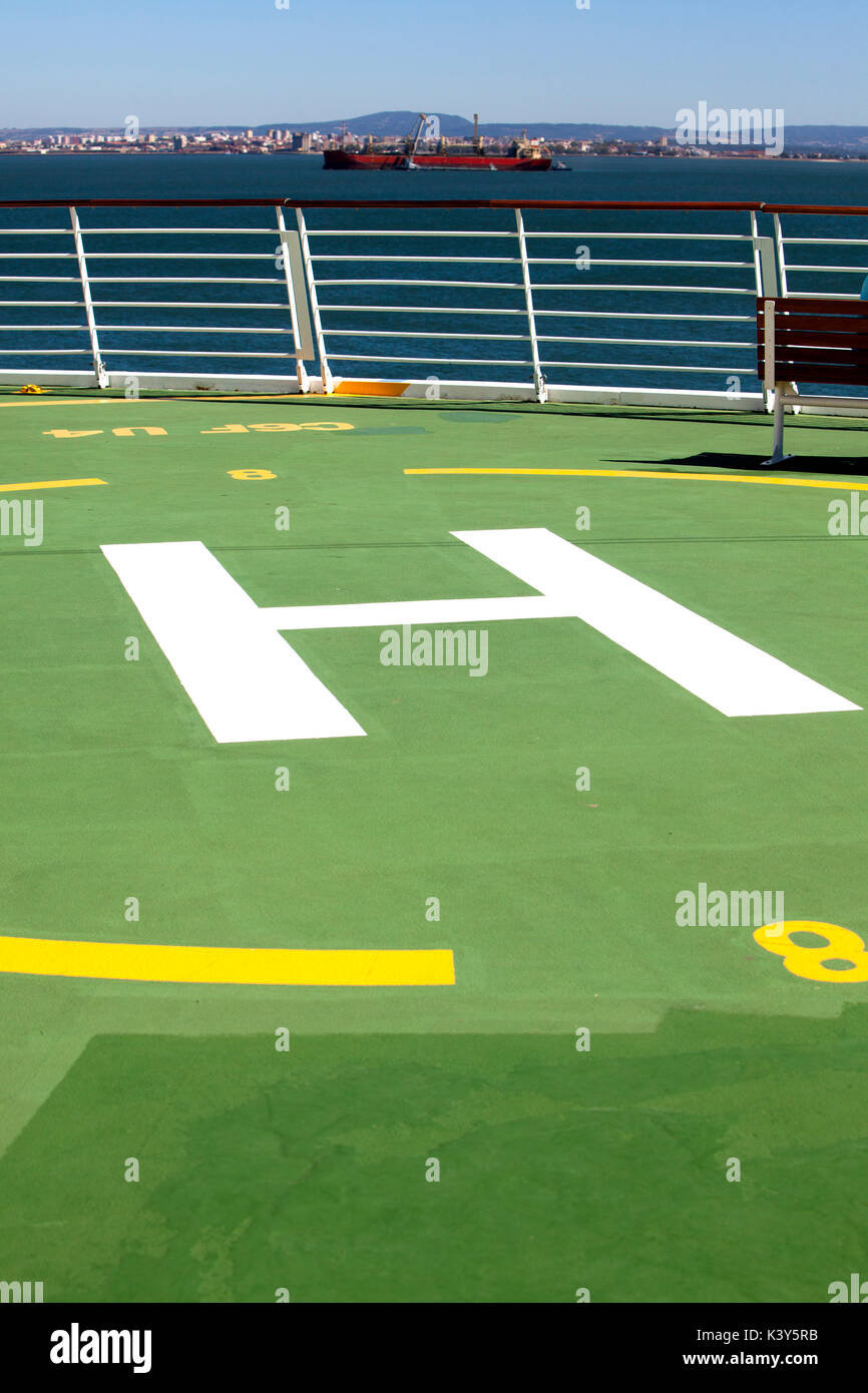 Ship with helipad hi-res stock photography and images - Alamy