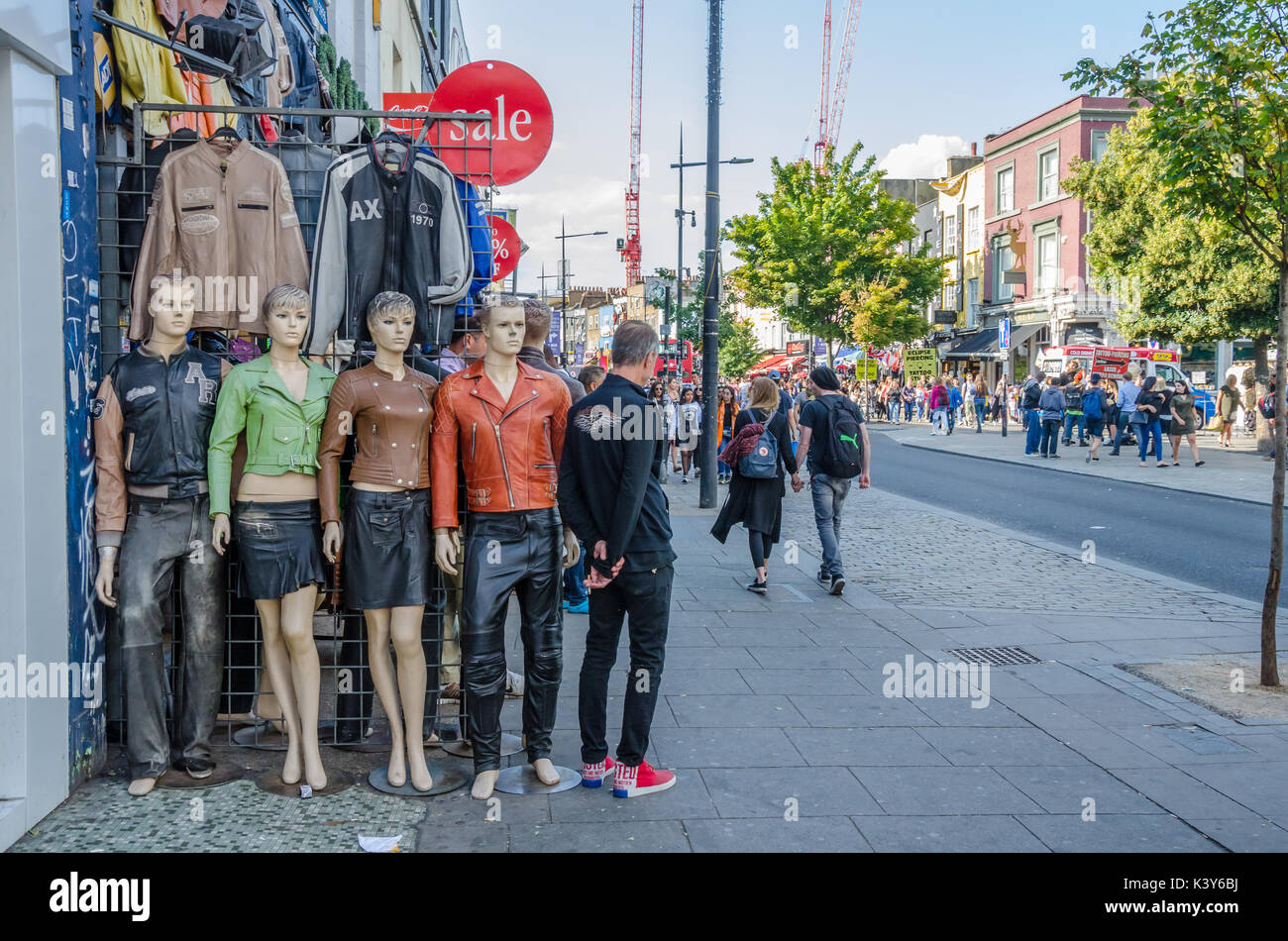 High street pavement hi-res stock photography and images - Alamy