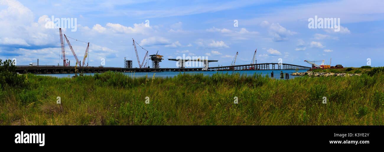 Tour around Pea Island, an environmentally protected beach, light house ...
