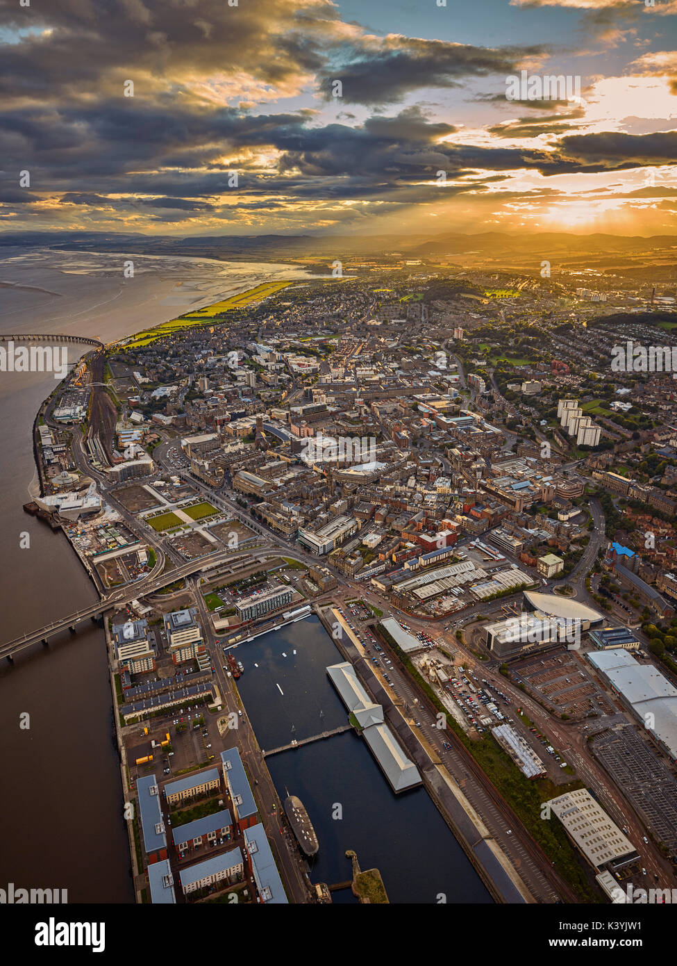 Dundee docks hi-res stock photography and images - Alamy