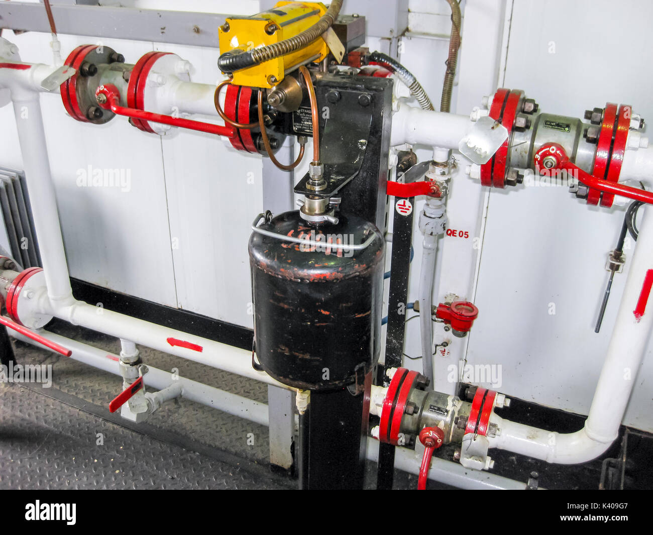 A container for sampling commercial oil at a metering site. Dispensing ...