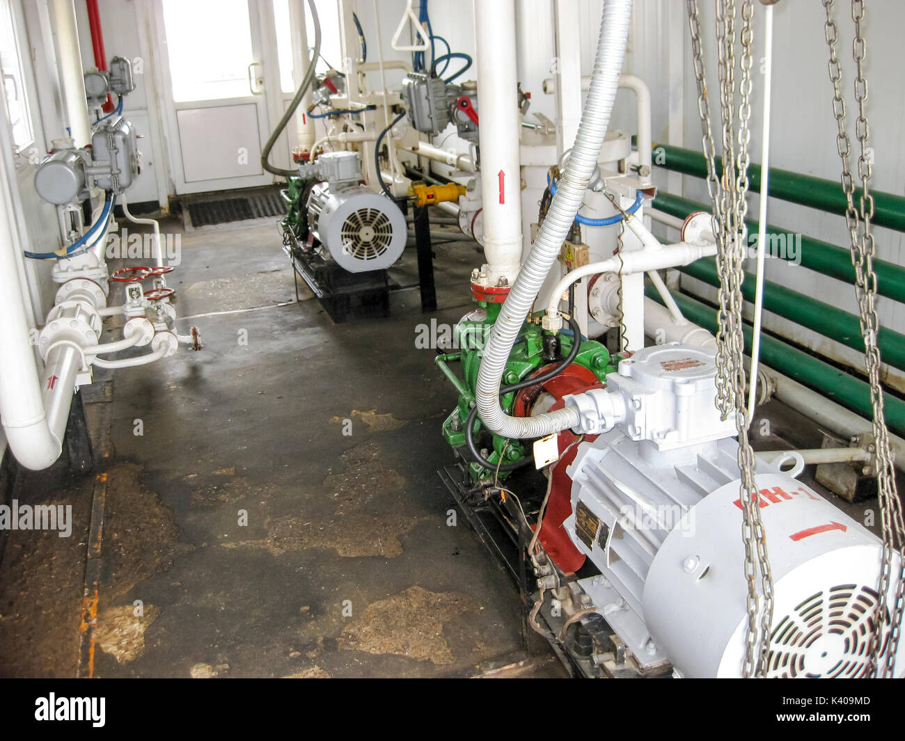 Centrifugal oil pump. Pumping water treatment module. Oil equipment ...