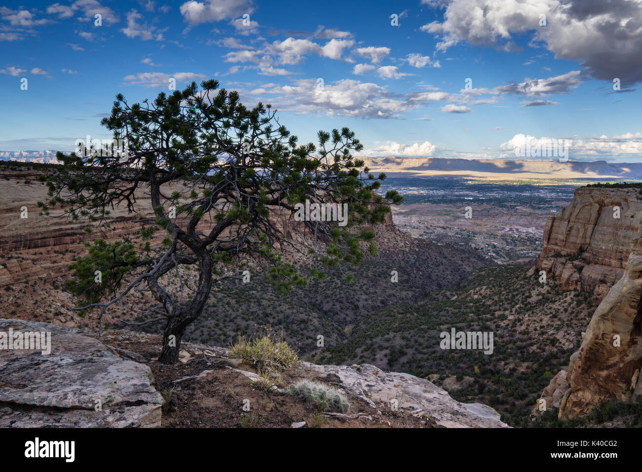 Road junction at monument hi-res stock photography and images - Alamy
