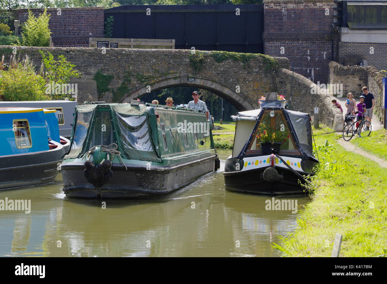 Rental narrow boats hi-res stock photography and images - Alamy