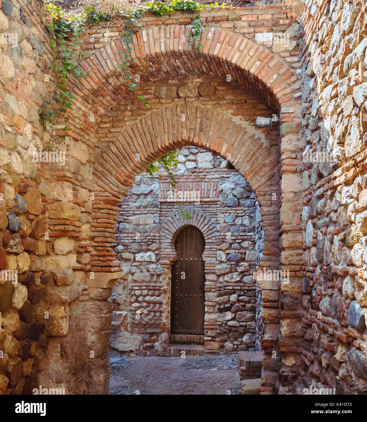 Keyhole arches hi-res stock photography and images - Alamy