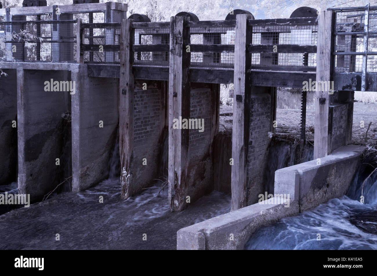 Infrared picture of the sluice gates on the River Tone at Firepool Lock ...