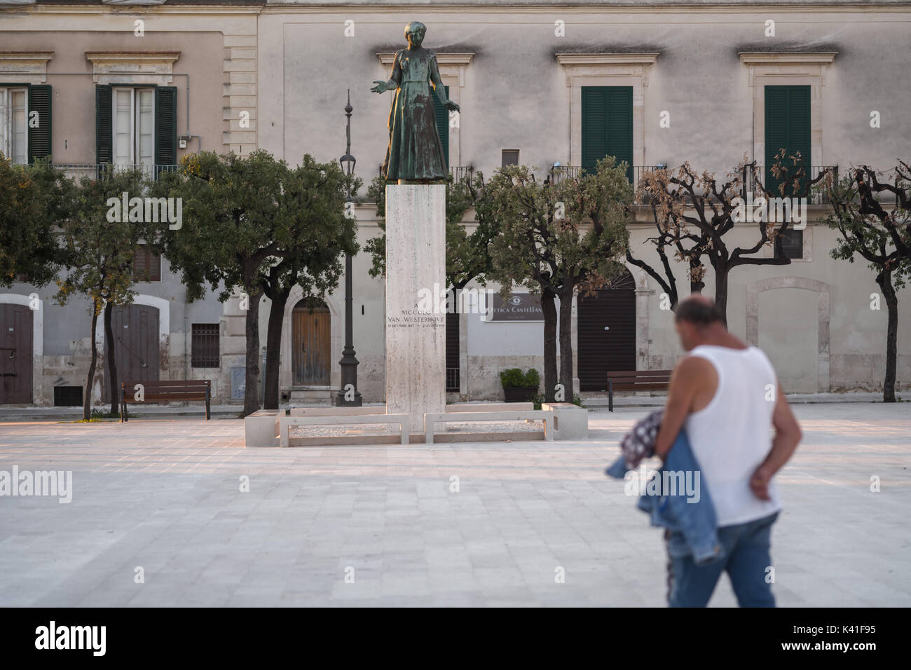 Mola di bari hi-res stock photography and images - Alamy