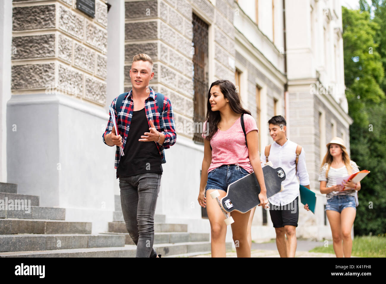 Group of teens hi-res stock photography and images - Alamy