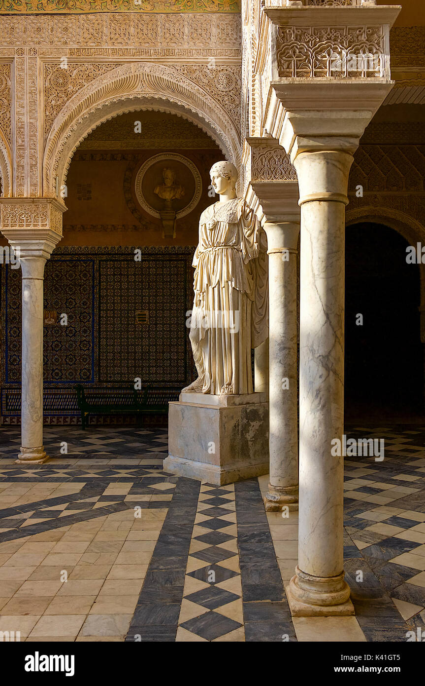 Casa de pilatos, statue hi-res stock photography and images - Alamy