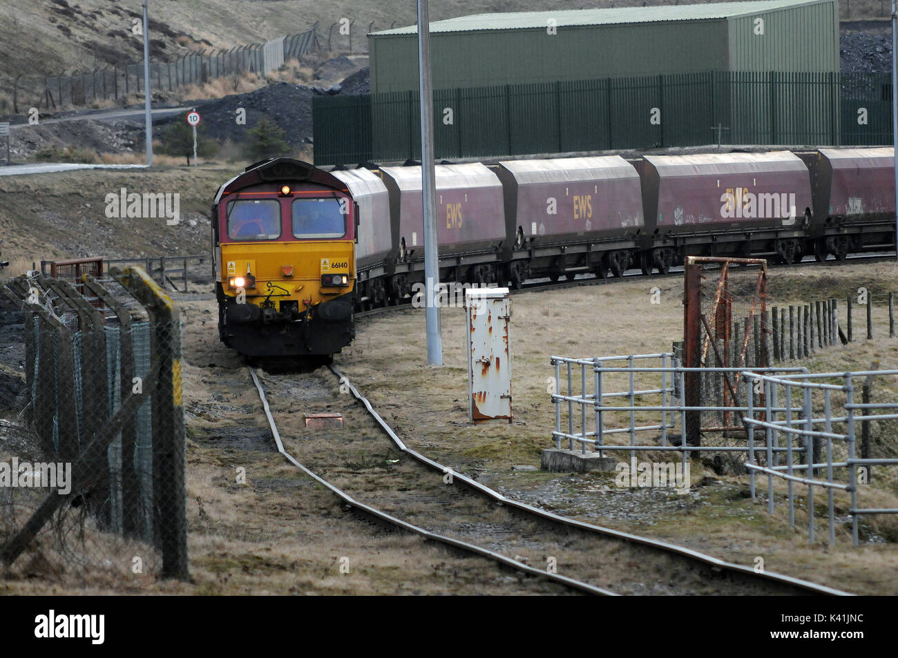 Train loading area hi-res stock photography and images - Alamy