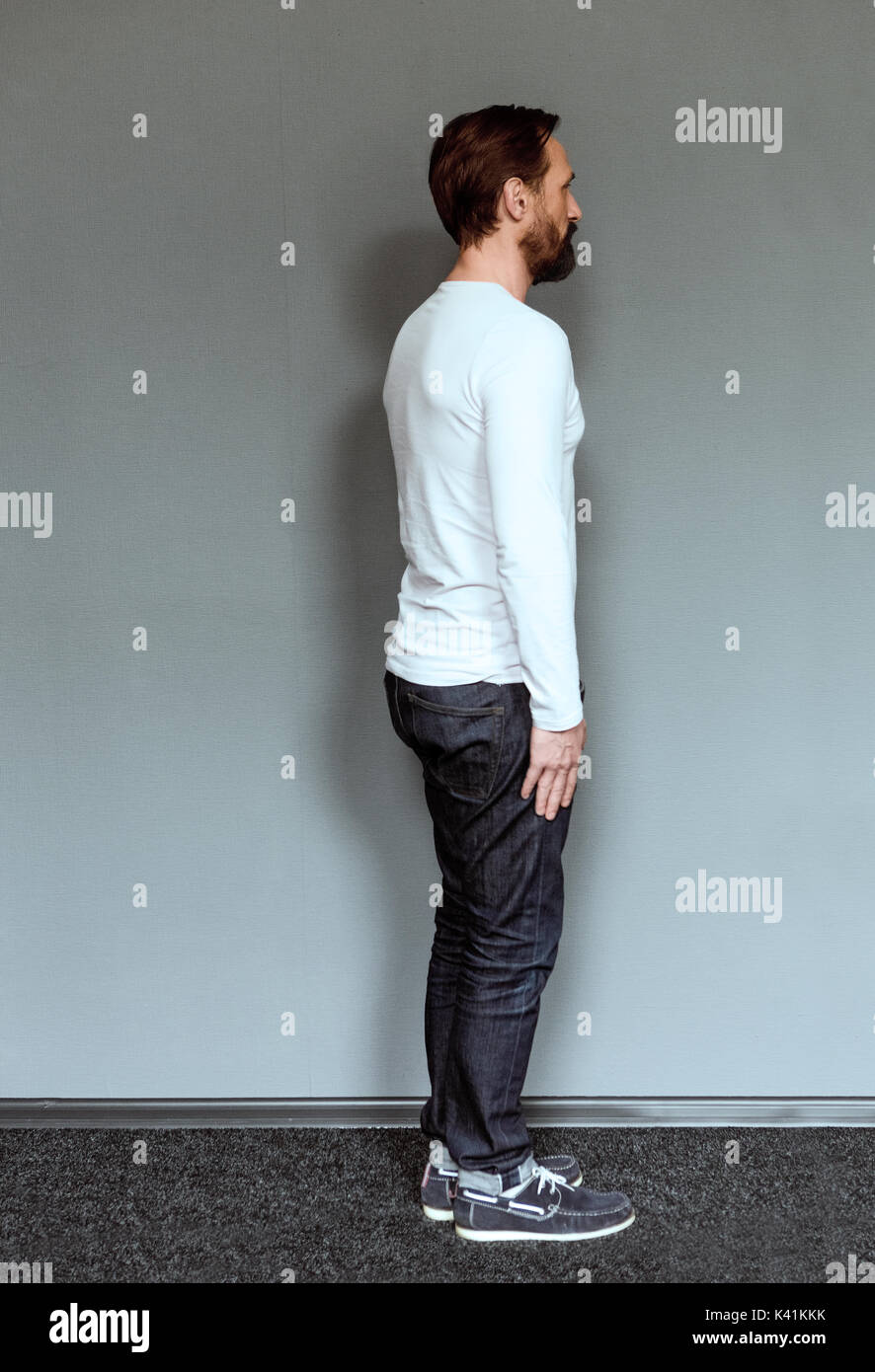 Full length profile view of an actor on grey backdrop in studio Stock ...