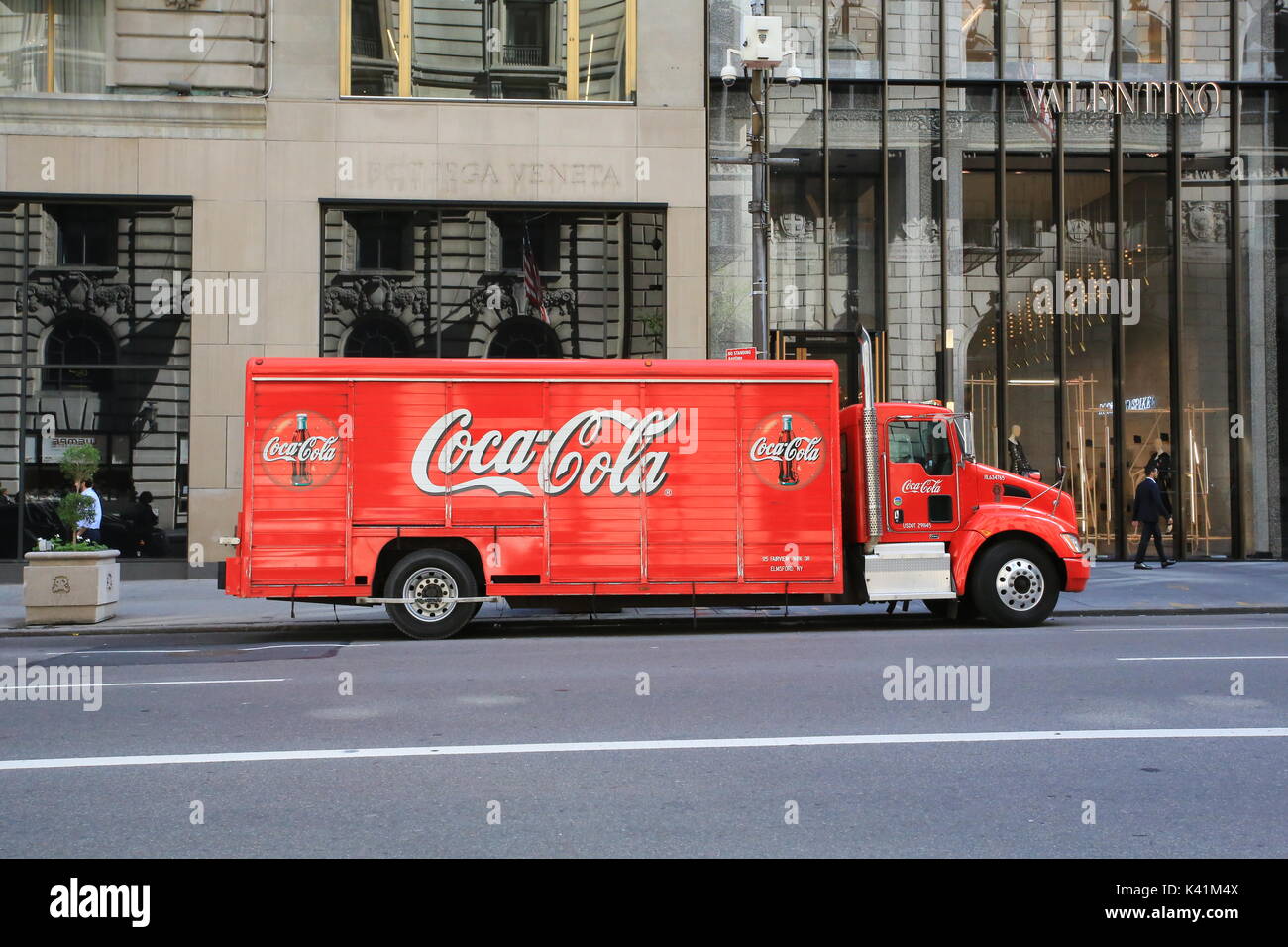 coca cola truck Stock Photo - Alamy