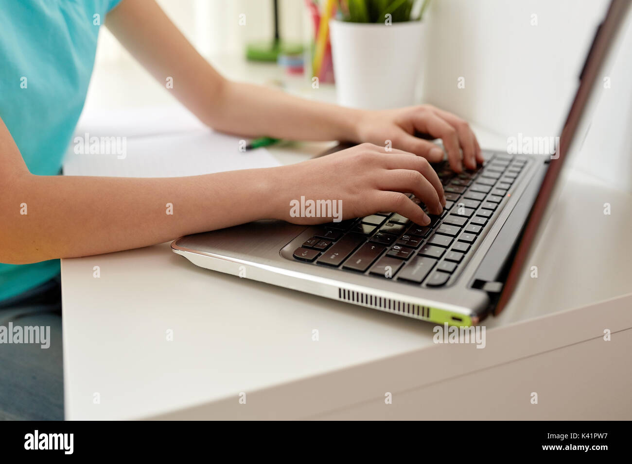 Typing student hi-res stock photography and images - Alamy