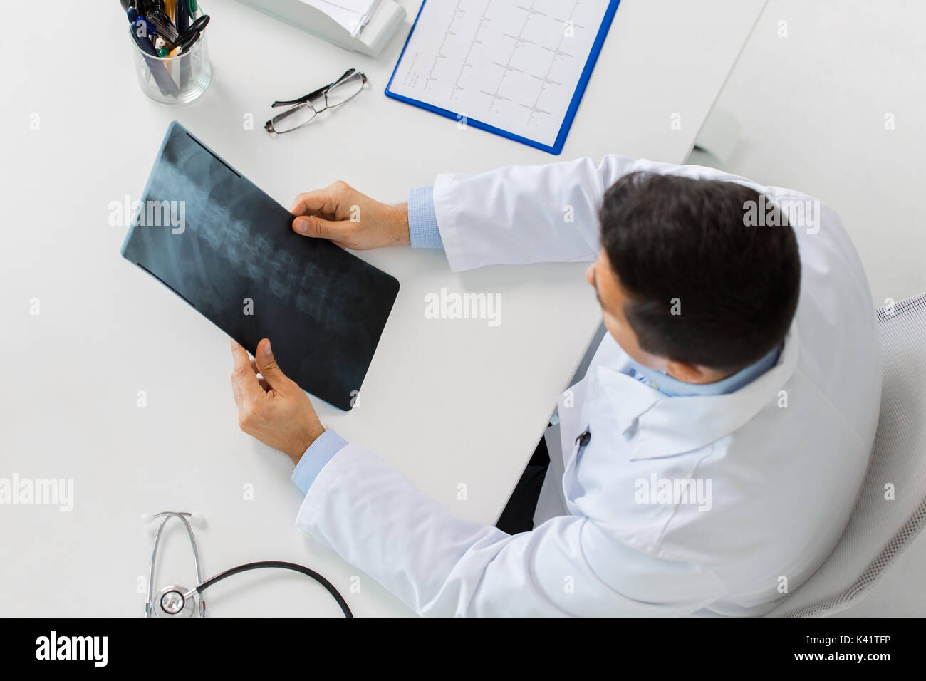 Spine doctor hi-res stock photography and images - Alamy