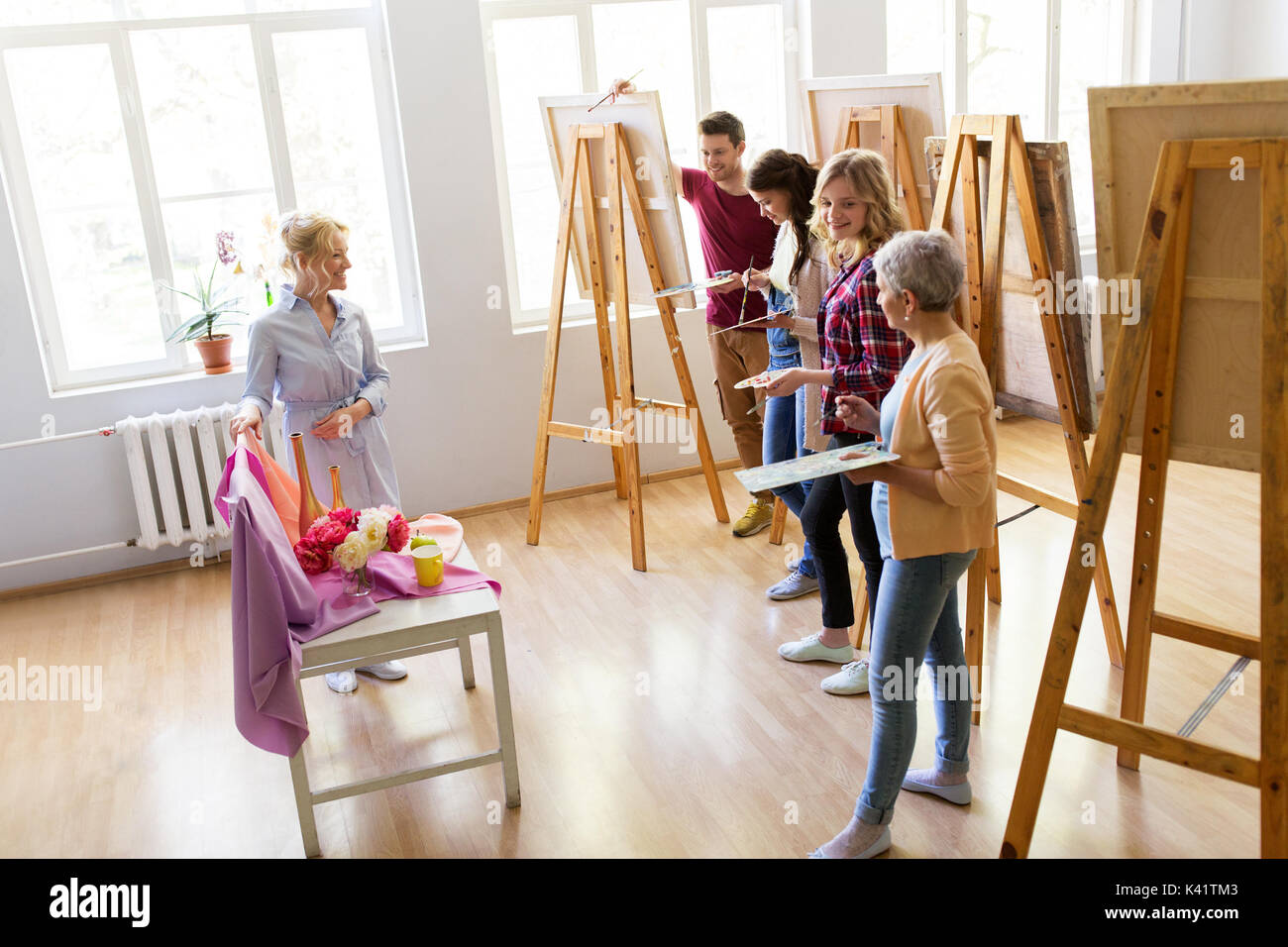 Life drawing class hi-res stock photography and images - Alamy