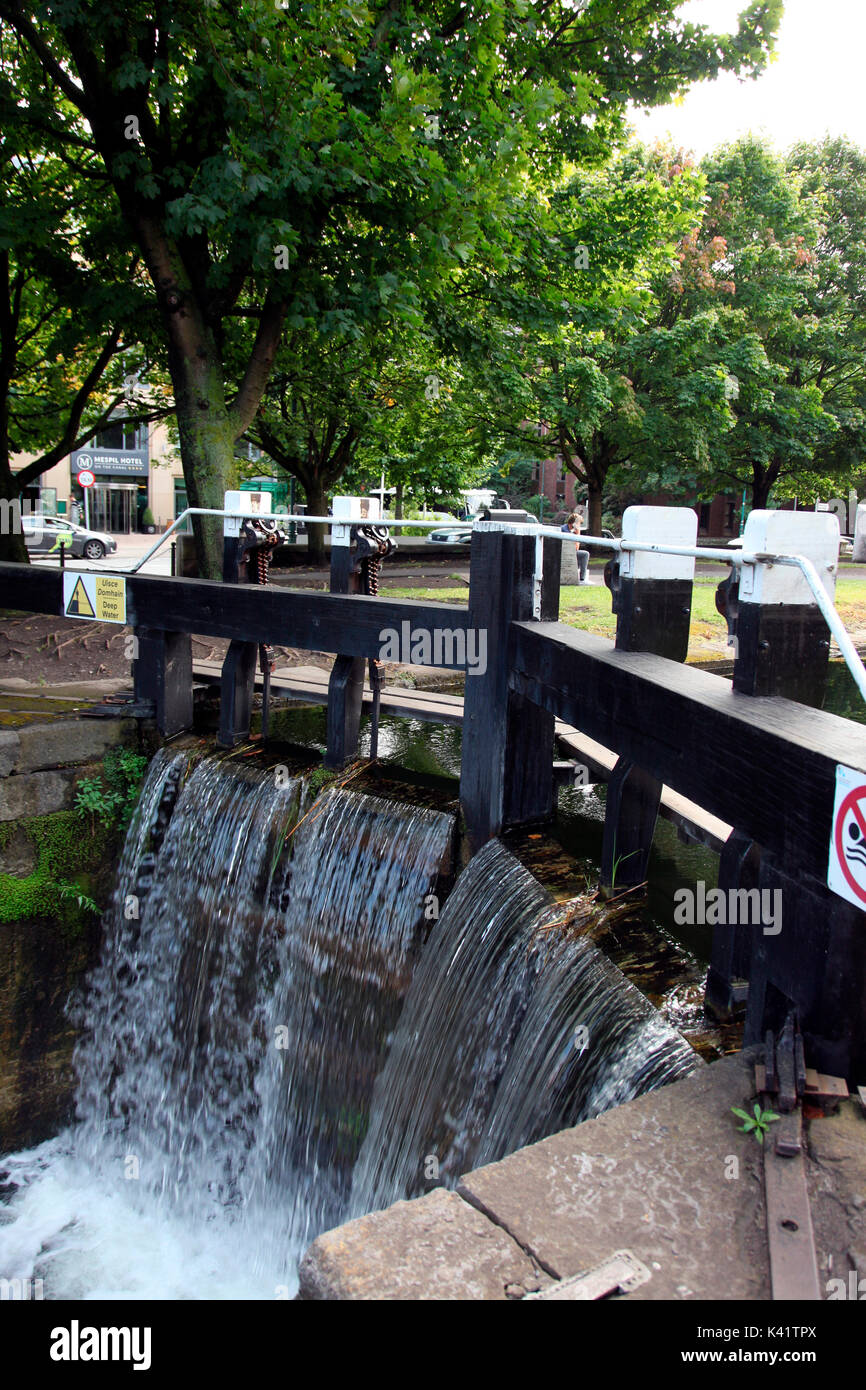 Inland waterway lock hi-res stock photography and images - Alamy