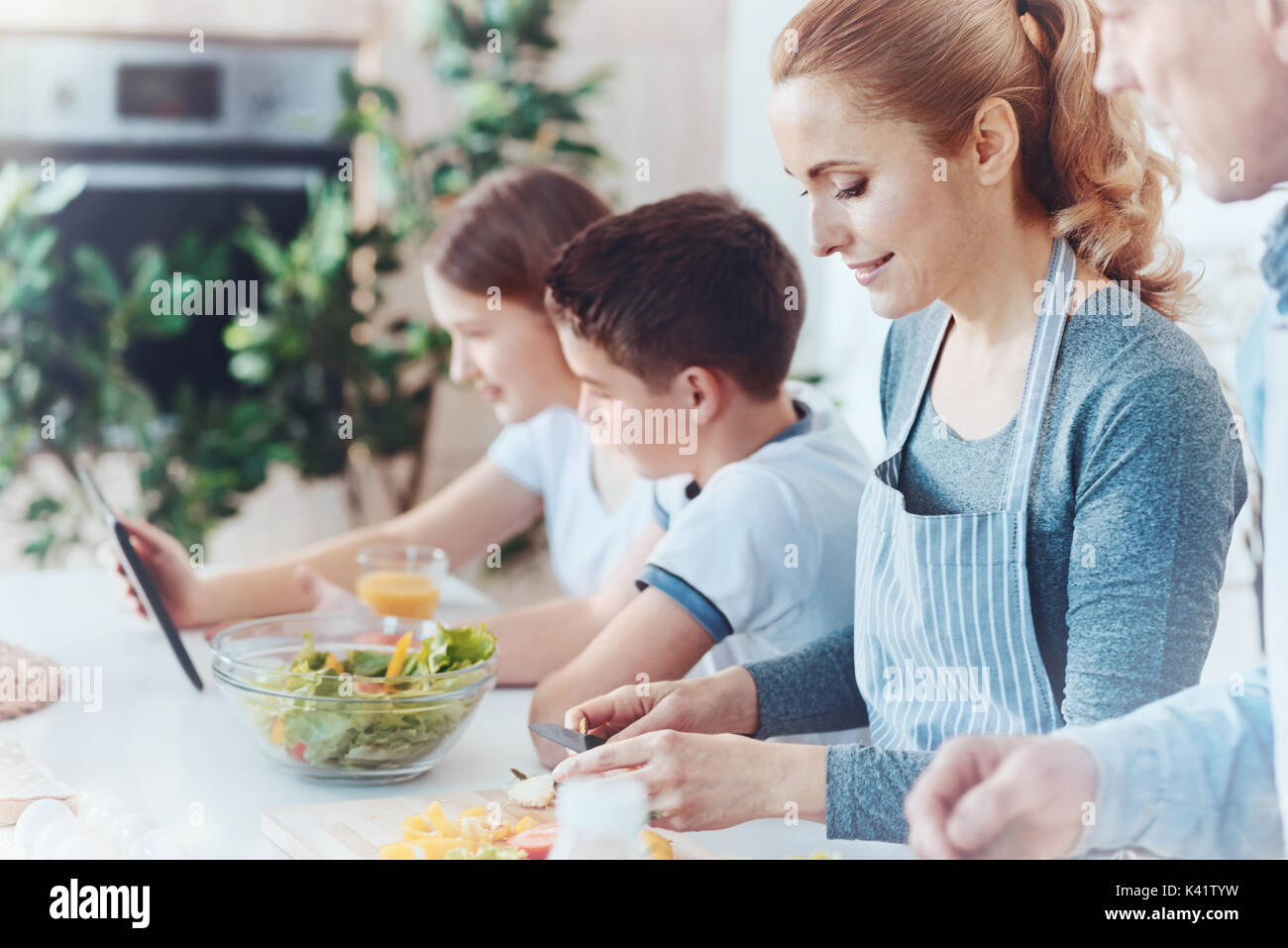 Reuniting family hi-res stock photography and images - Alamy