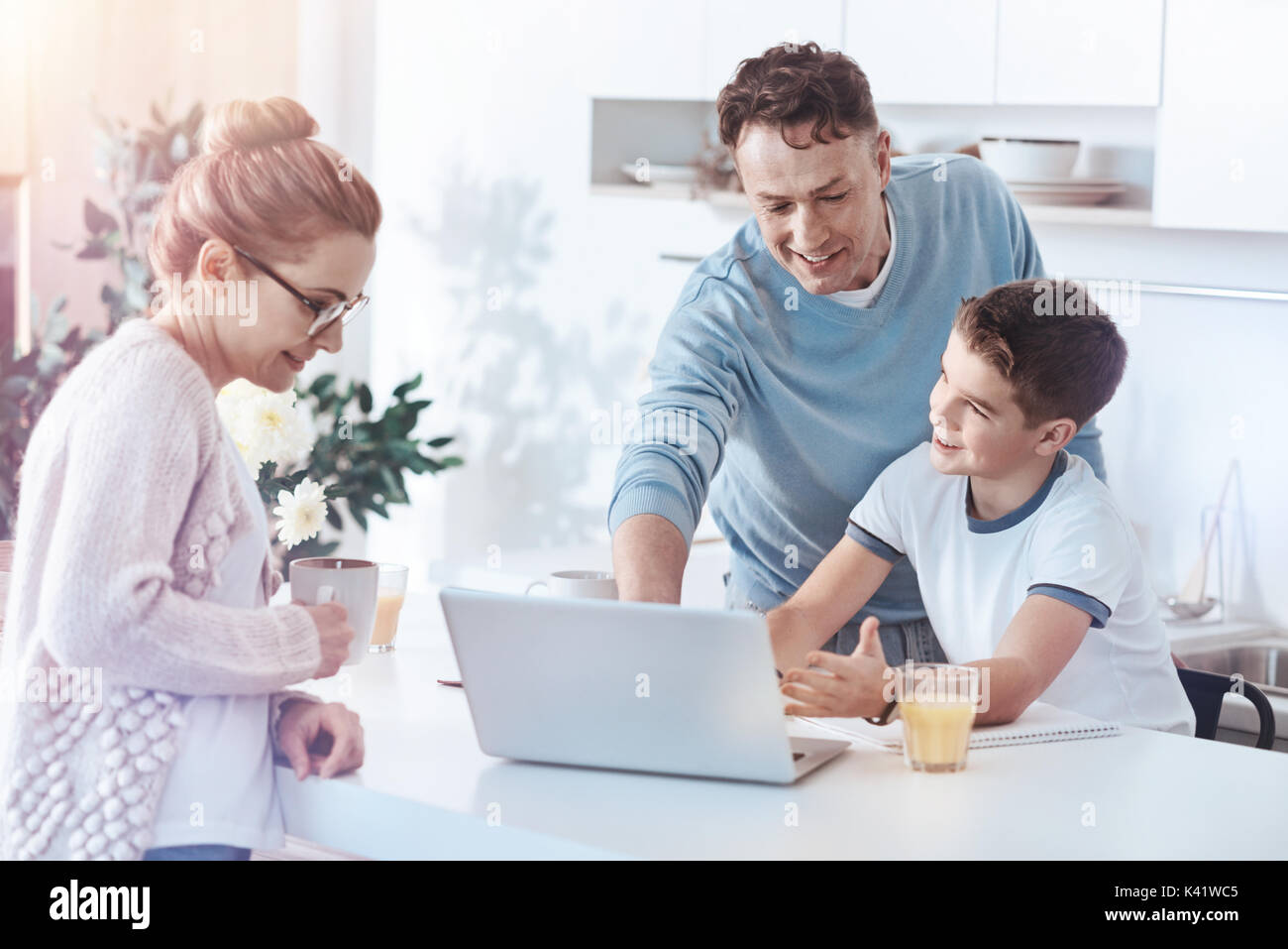 Children with laptop presentation hi-res stock photography and images ...