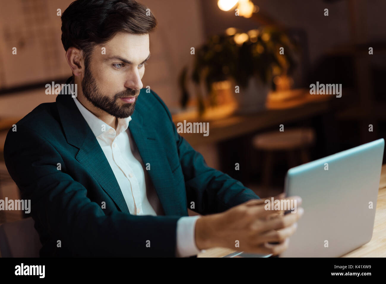 Attentive facial expression hi-res stock photography and images - Alamy
