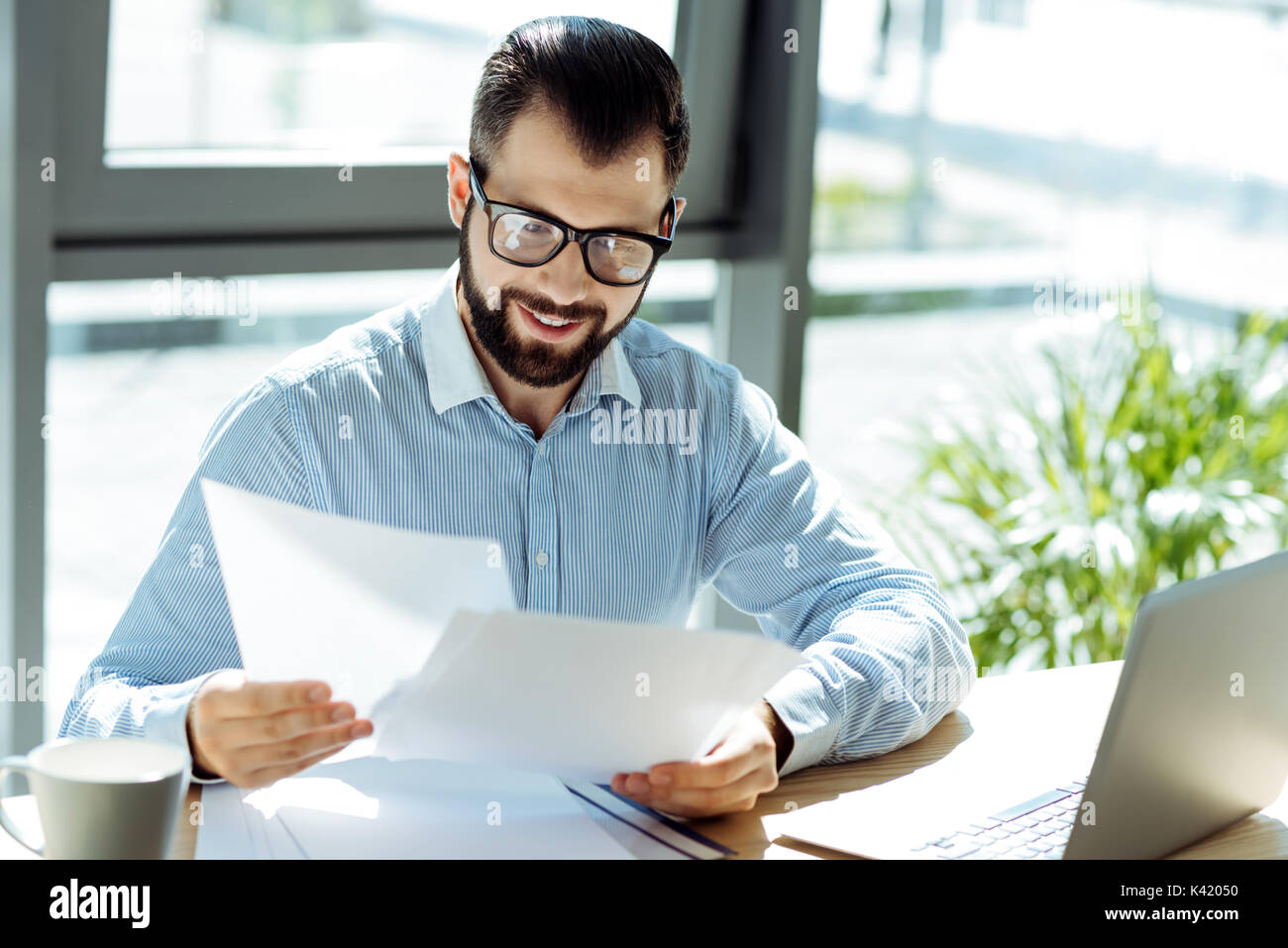 Man looking through documents hi-res stock photography and images - Alamy