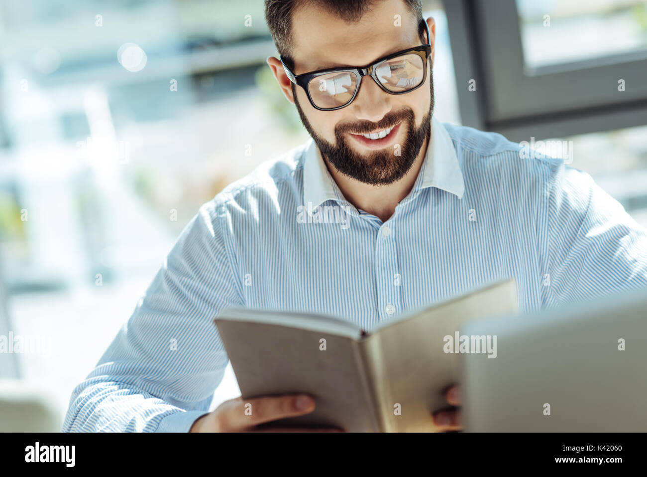 Hr notes hi-res stock photography and images - Alamy