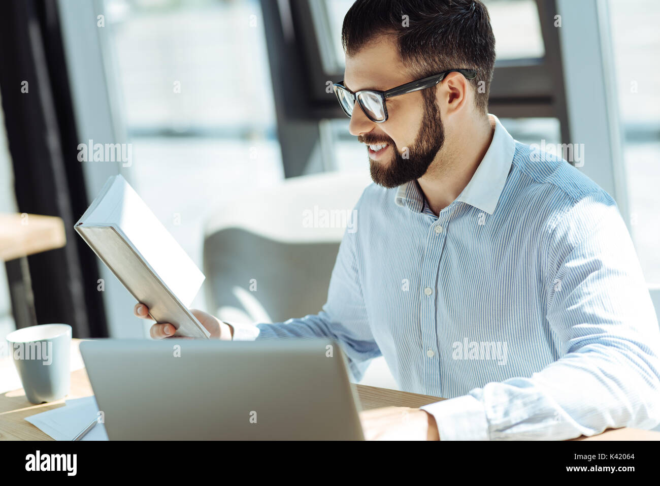 Hr notes hi-res stock photography and images - Alamy