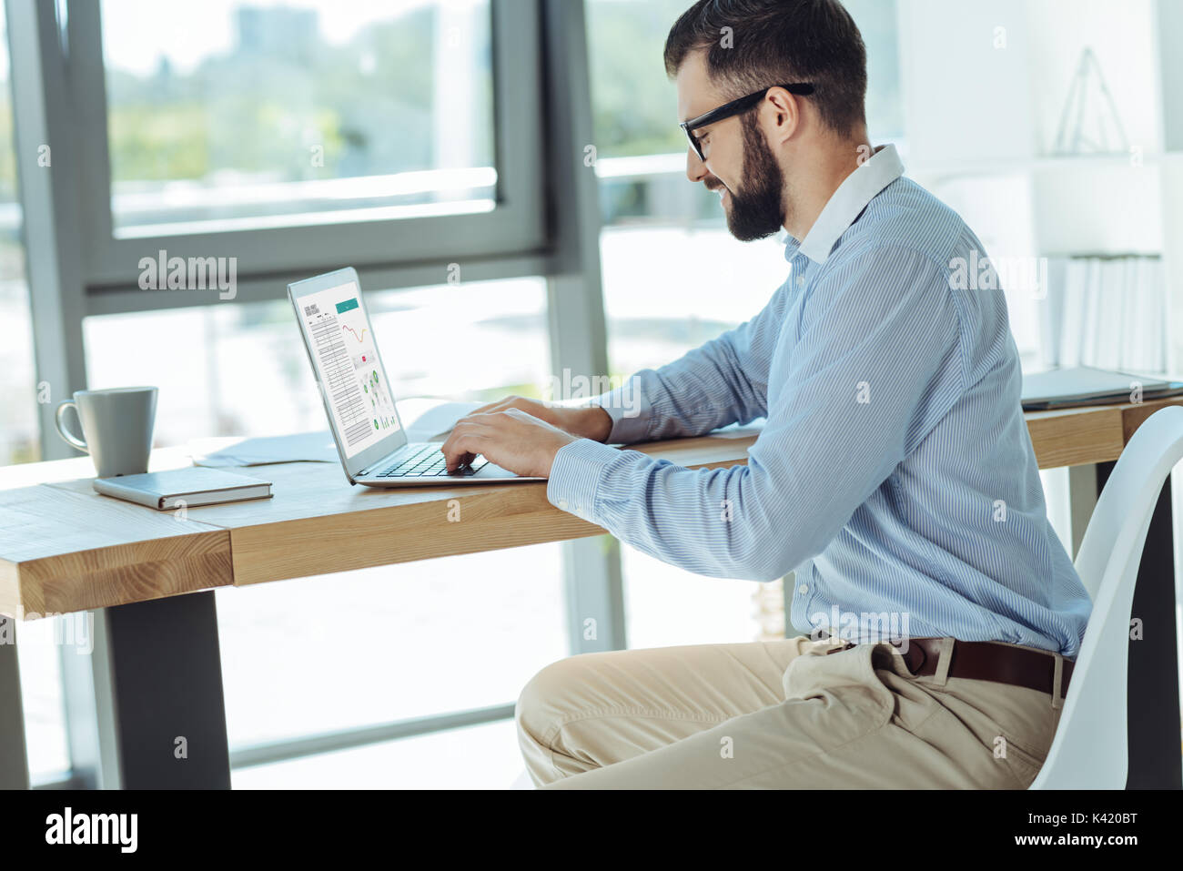 Employee research man computer hi-res stock photography and images - Alamy