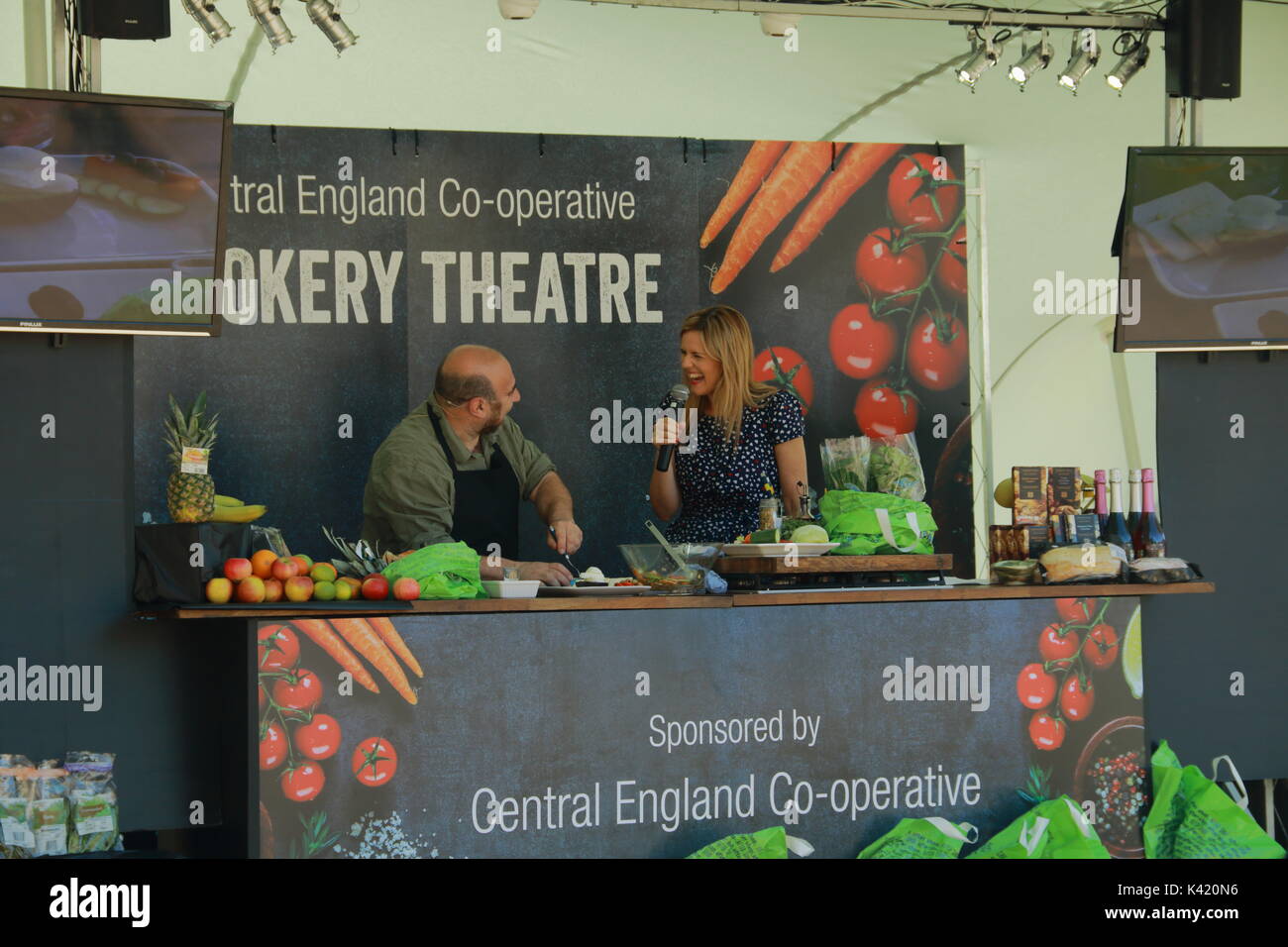 Cookery show hi-res stock photography and images - Alamy